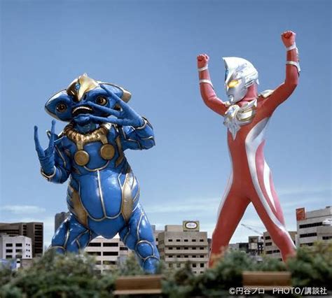 Ultraman Max Desain Karakter