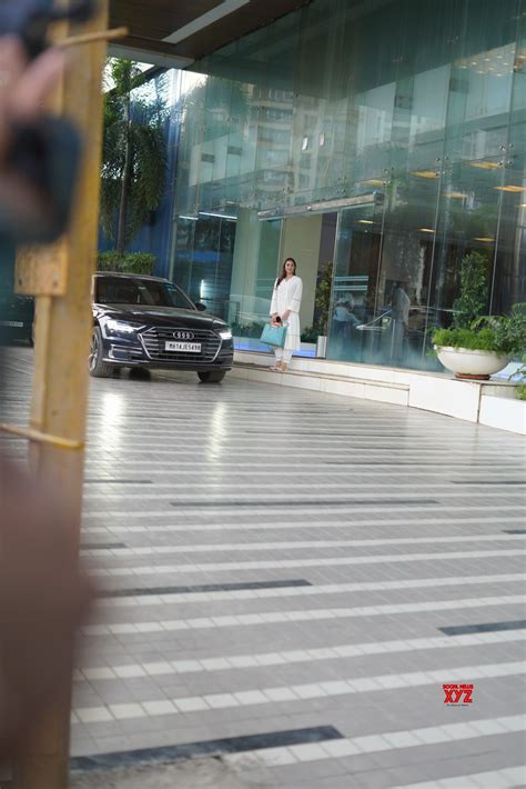 Akshay Kumar Kartik Aaryan Gajraj Rao Kiara Advani And Abdul Razik Spotted At Andheri