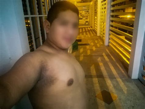 Yop Sin Camiseta En El Pasillo Del Trabajo I 25 Pics Xhamster