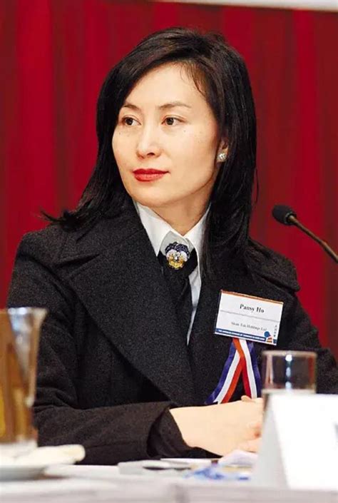 何超瓊當年痛失陳百強，暗中照顧何猷邦多年，如今的她真的幸福嗎 每日頭條