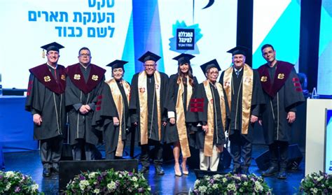 אות כבוד התואר החדש שקיבלו רבקה מיכאלי וארנון בר דוד חדשות מעריב