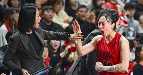 사진 김소니아 개막전 승리 포효 조선비즈