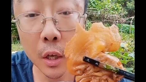 孙校长做了一大盆无骨鸡头鸡爪，色香味俱全，这下吃爽了 Youtube