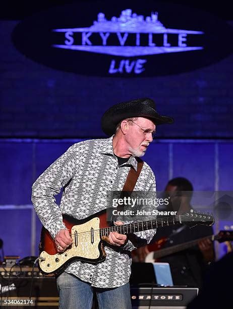 Billy Henderson American Singer Photos And Premium High Res Pictures