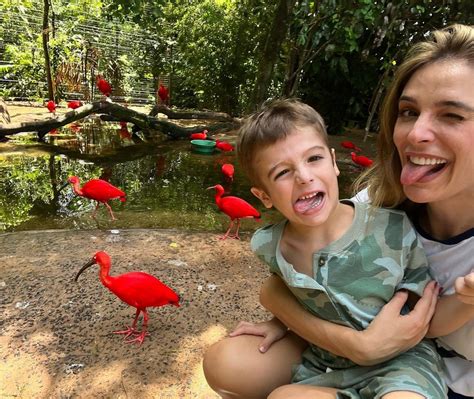 Rafa Brites E Felipe Andreoli Fazem Passeio Em Família Pela Mata Atlântica