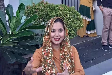 Profil Ayu Azhari Artis Keturunan Pakistan Yang Pernah Dijuluki Bom