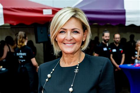 Caroline Tensen Schrijft Boek Over De Overgang “het Was Echt Een Hel