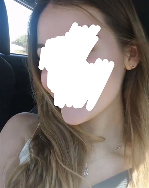 Voyeur Sexy Cousin Taking A Long Dump With Door Open