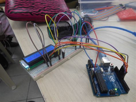 fritzing project texto en movimiento con pantalla lcd