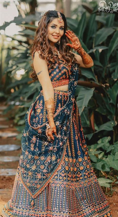 50 Prettiest Mehendi Outfits For Brides To Rock In 2022 Artofit