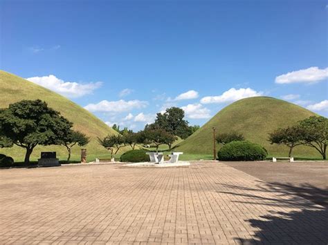 Tumuli Park Review Of Daereungwon Tomb Complex Gyeongju South Korea