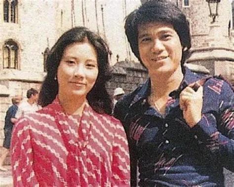 65歲發哥罕露面送別歐嘉慧，身材高瘦面色沉重，低調現身重情義 ＊ 阿波羅新聞網