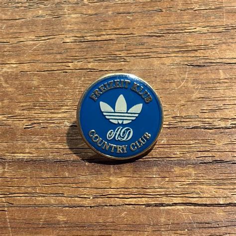 1970s アディダス ビンテージ ピンバッジ Adidas ピンズ メルカリ