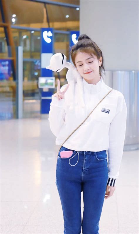 白鹿短裤白鹿的大白鹿最美大山谷图库