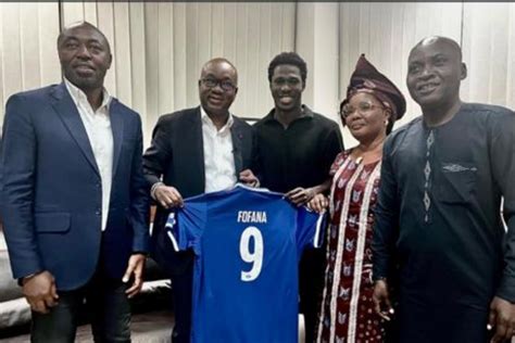 Affaire Datro La Photo Qui Gêne • Pouvoirs Magazine