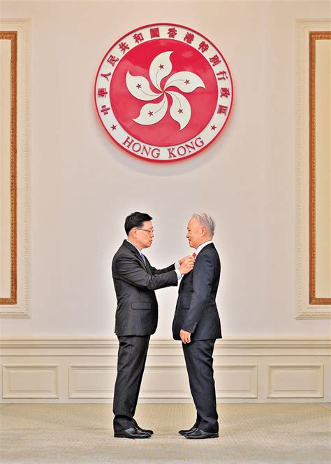 勉港青回饋社會 積極投票創未來 香港文匯報