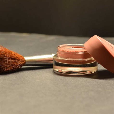 Choose Compact Powder For Different Skin Types