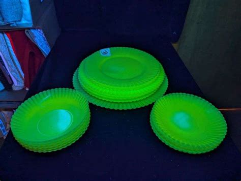 B 2o Pc Opalesence Uranium Glass Dinnerware Isabell Auction