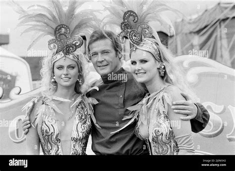 Roger Moore Octopussy Hi Res Stock Photography And Images Alamy