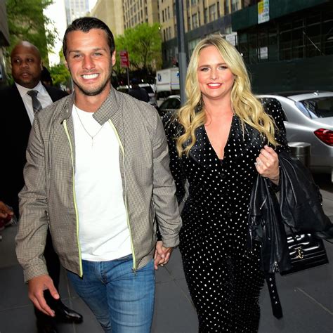 Miranda Lambert Causes Controversy With Onstage Behavior Hello