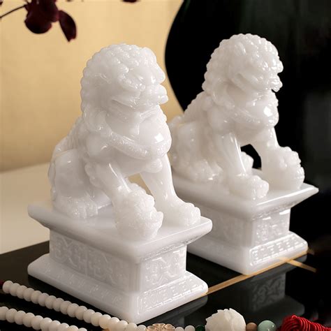 小狮子摆件卧室好吗客厅摆放小狮子好吗阳台栏杆上放小石狮子大山谷图库