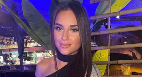 Lulja E Mund Sëmundjen Dhe Ndryshon Plotësisht