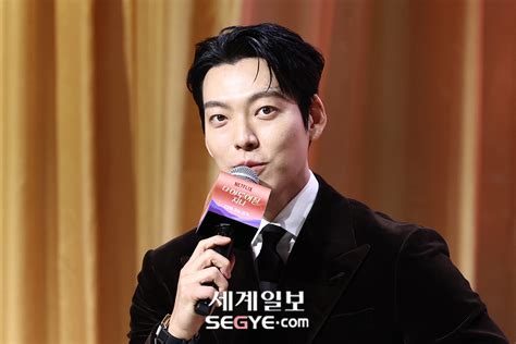 포토 김우빈 다 이루어질지니 기대하세요