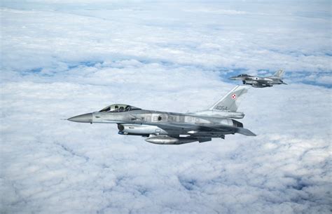 Poland Signs 3 8 Billion Contract With Us To Upgrade F 16 Fleet To F 16v Block 72 Configuration