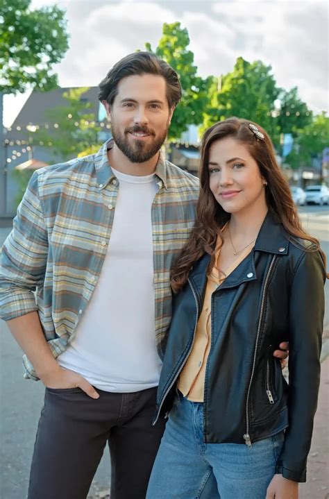 Chris Mcnally Met Girlfriend Julie Gonzalo In The Most Hallmark Way