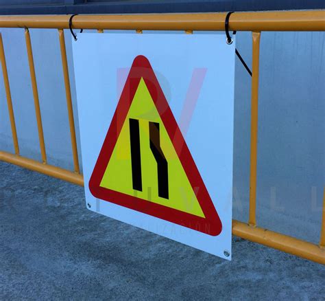 Señal Tp 17a Estrechamiento De Calzada Por La Derecha Obras Rotuvall