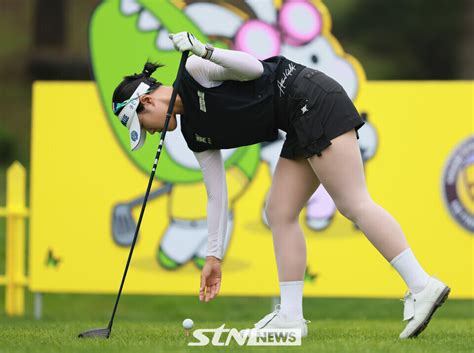 Stn포토 티샷 준비하는 이선영2