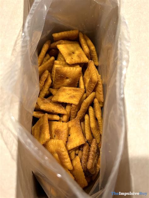 Review Cheez It Extra Toasty Cheddar Jack Crackers