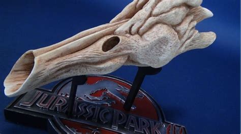 Jurassic Park Iii Velociraptor Resonating Chamber Prop Replica Video