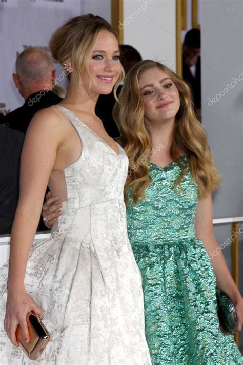 Willow Shields And Jennifer Lawrence On Set