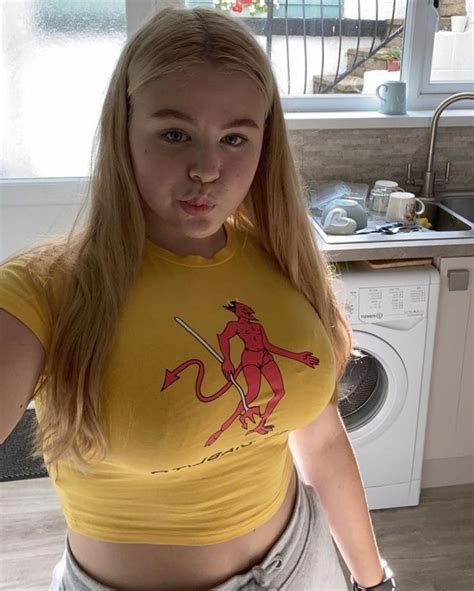 Tight Shirt R Bigtitsbutclothed