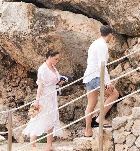 Kelly Brook Big Breasts In A Bikini Hot Celebs Home