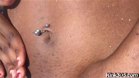 Beach Belly Button 中文
