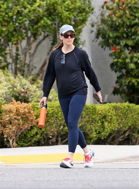 Jennifer Garner Laces Up Vibrant Brooks Glycerin 21 Sneakers In Los Angeles