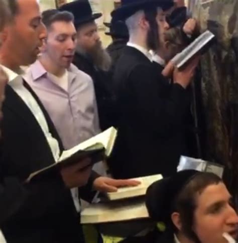 Videos Simcha Shain And Chaim Leiby At Kever Rochel Kumzitz With Ohad Steinmetz Tzadok And