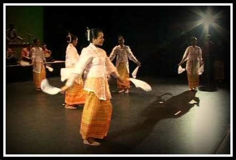 Tari Lenso Tarian Tradisional Dari Maluku Cinta Indonesia