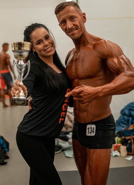 Kevin Elsner Classic Physique Bodybuilder Sportnahrung Engel