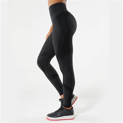 These Buttery Soft Sculpting Leggings That Katie Holmes Wears Have Me Fanka