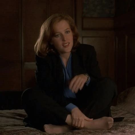 Gillian Anderson Scrolller