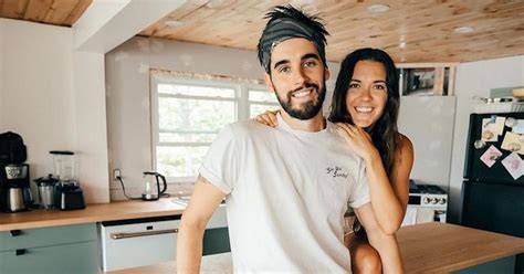 Eamon And Bec Are Travel Vloggers — Whats Their Combined Net Worth