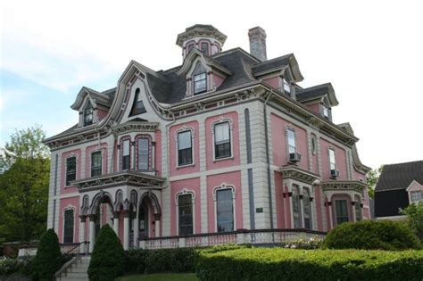 The Characteristics That Define A Victorian House
