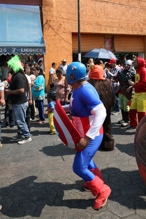 Hombres Y Algunos Chacales Mexicanos Df — En Xochimilco En Carnaval De