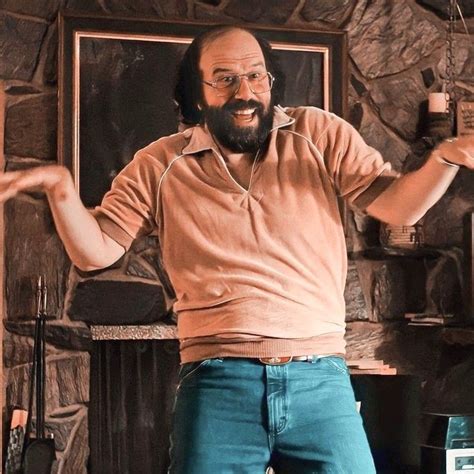 Stranger Things Here S Why You Recognize Murray The Conspiracy Theorist