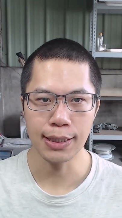 二弟有一個令人無法理解的詭異行為，他一定會先來確認我已經洗過澡然後緊接著去浴室洗澡。 Youtube