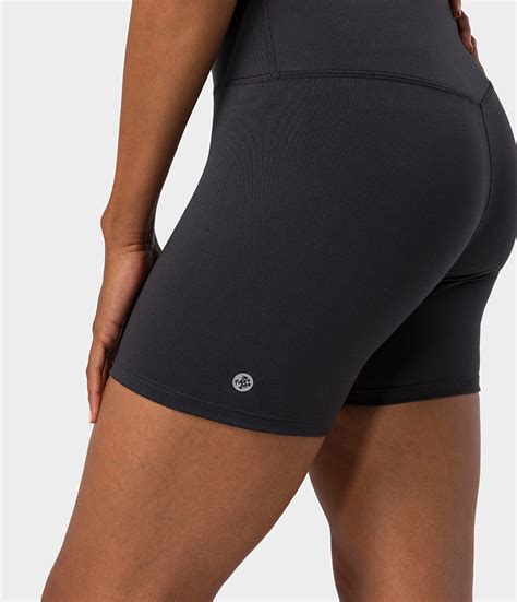 Dhara Womens Yoga Shorts Manduka Eu Sustainable Yoga Clothing