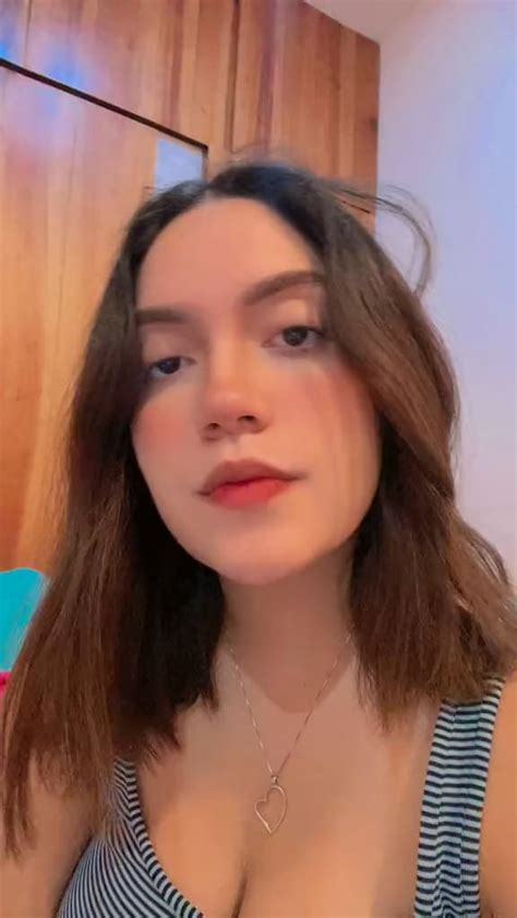 Even When She Tries Mean Face Shes Pretty 😍 R Valerialcala